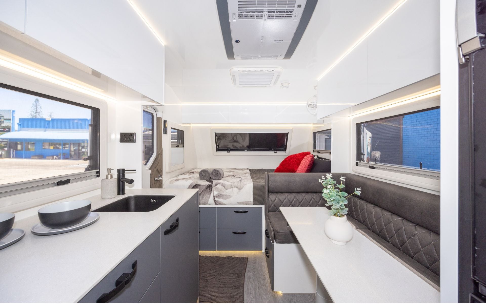 Interstate – Vision RV Sunseeker