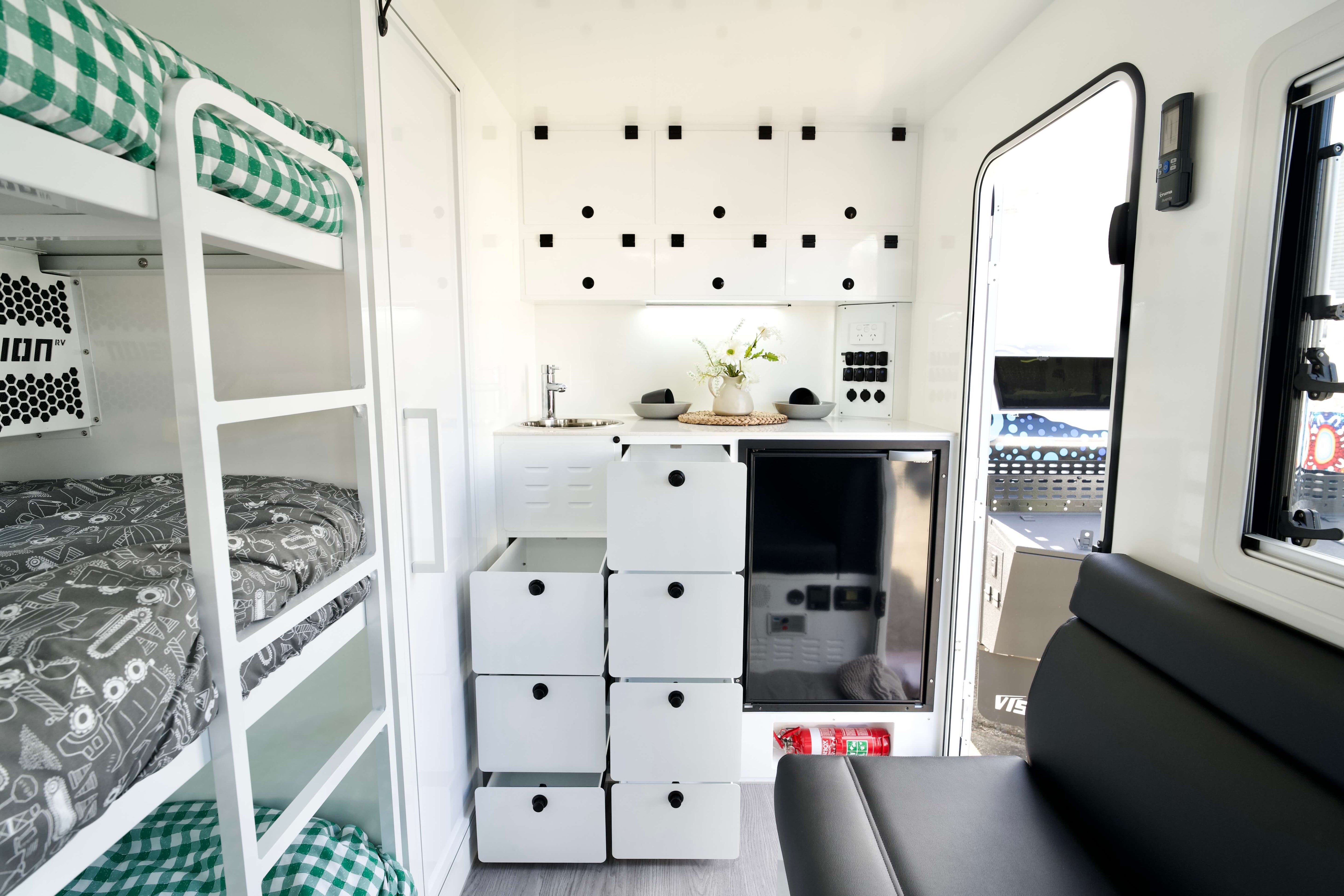 Nirvana 16' Bunk Layout – Vision RV Sunseeker